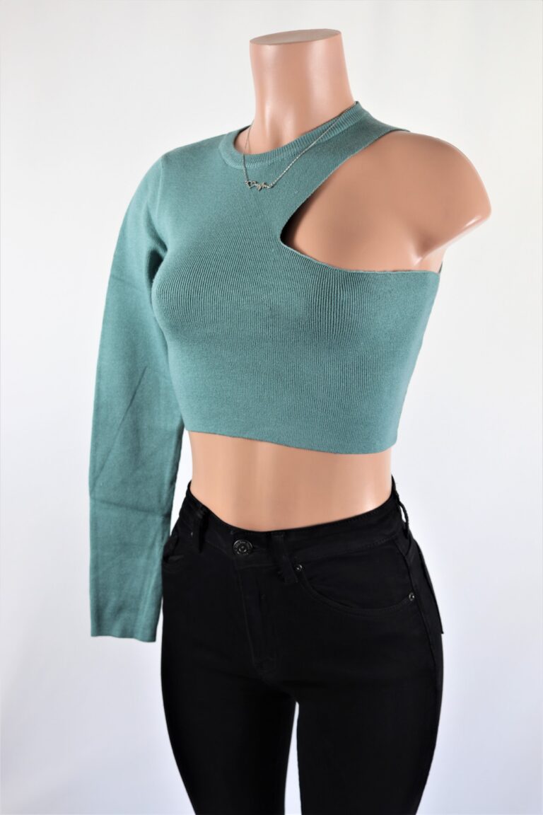 Getting the Cold Shoulder Top - NeedMyStyle